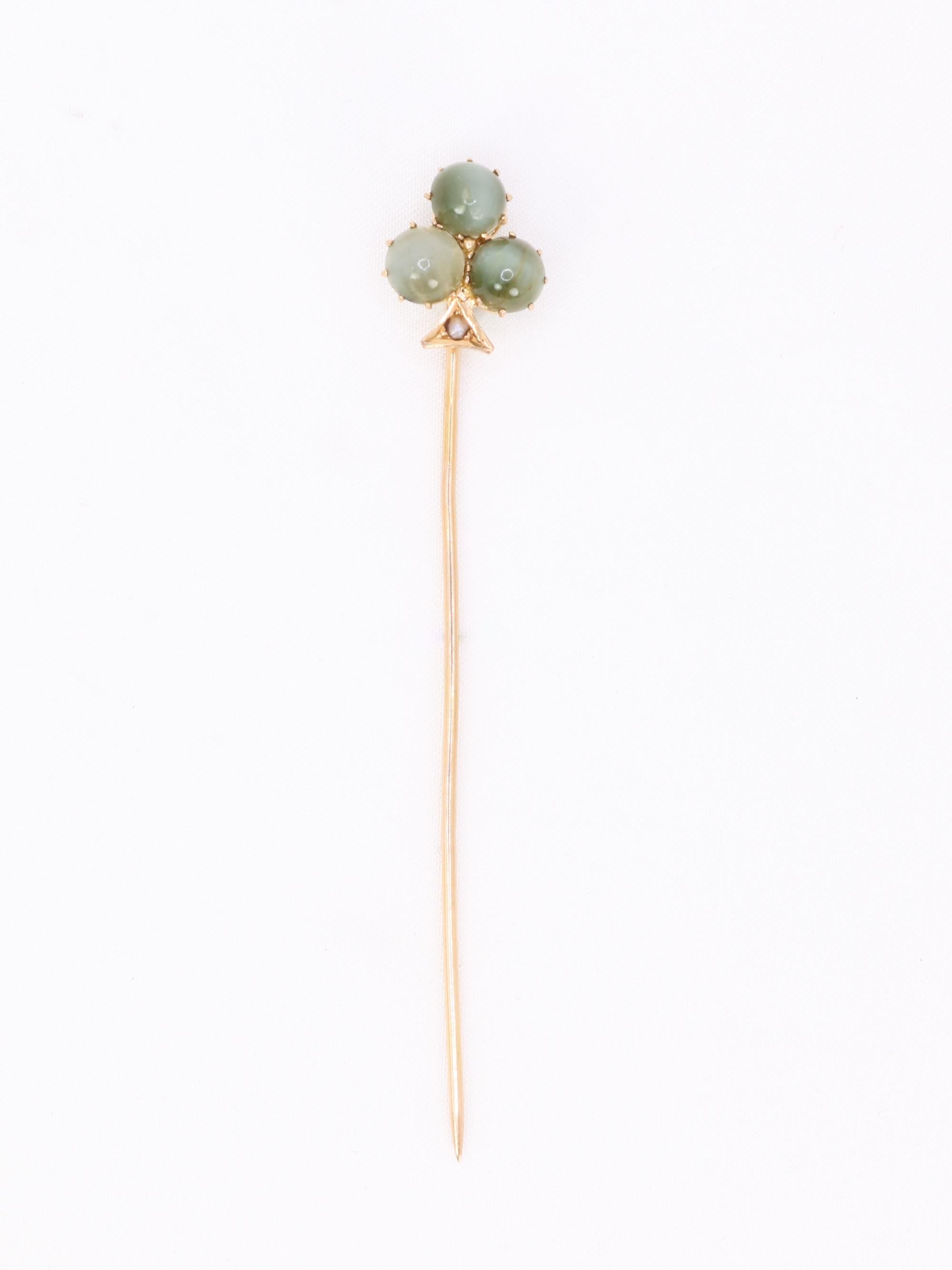 Epingle à cravate trèfle oeil de chat